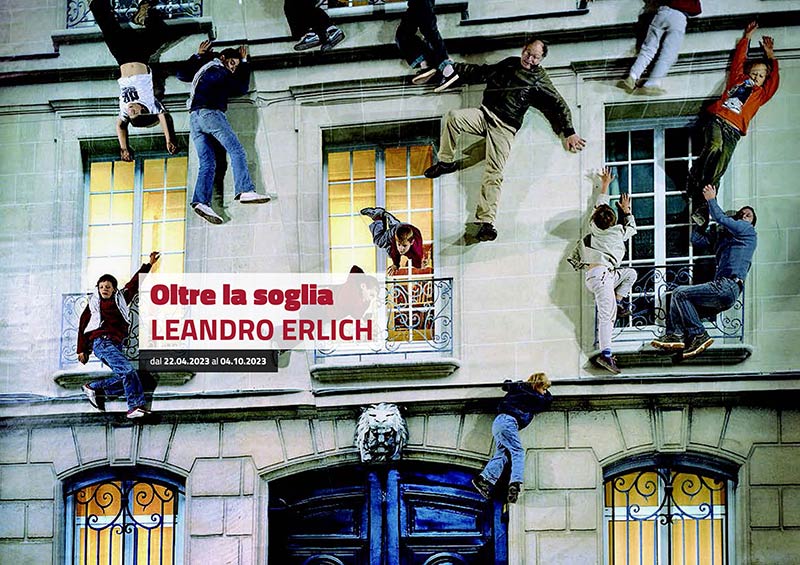 Oltre la soglia, la mostra di Leandro Erlich che piace a grandi e ...